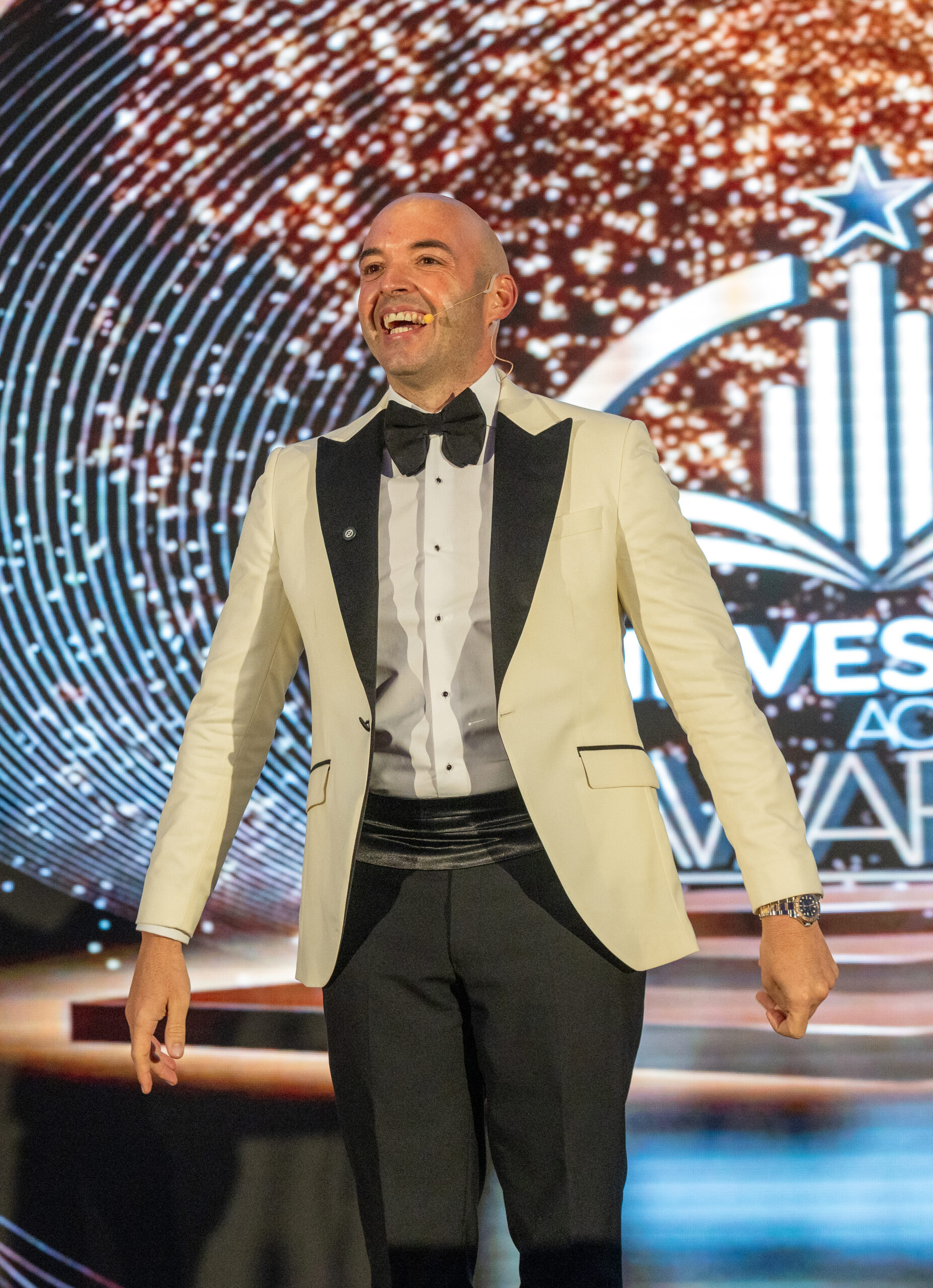 Yoel Sardiñas presenta los Investep Academy Awards: una gala para ...